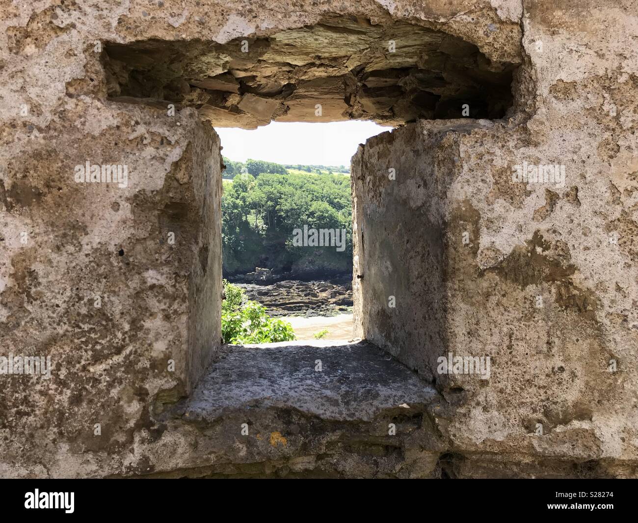 Window lookout hi-res stock photography and images - Alamy
