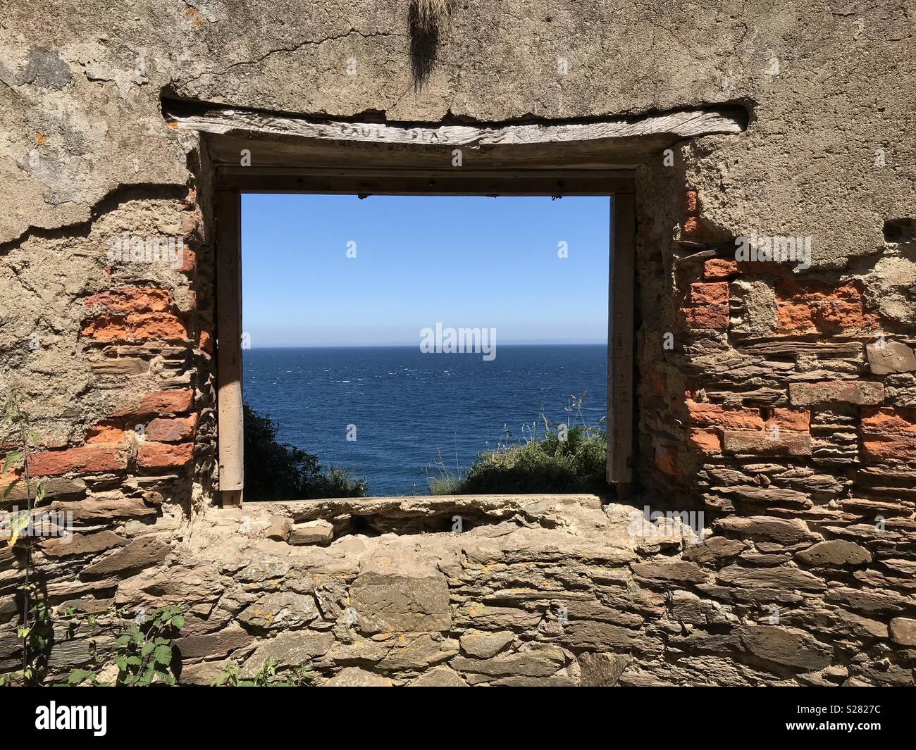 Window lookout hi-res stock photography and images - Alamy