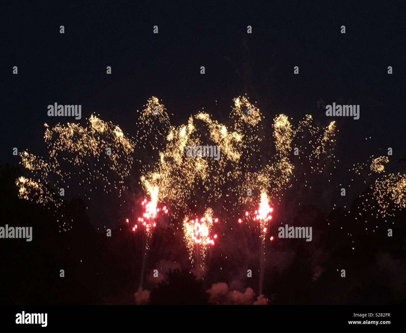 Gold fireworks hi-res stock photography and images - Alamy