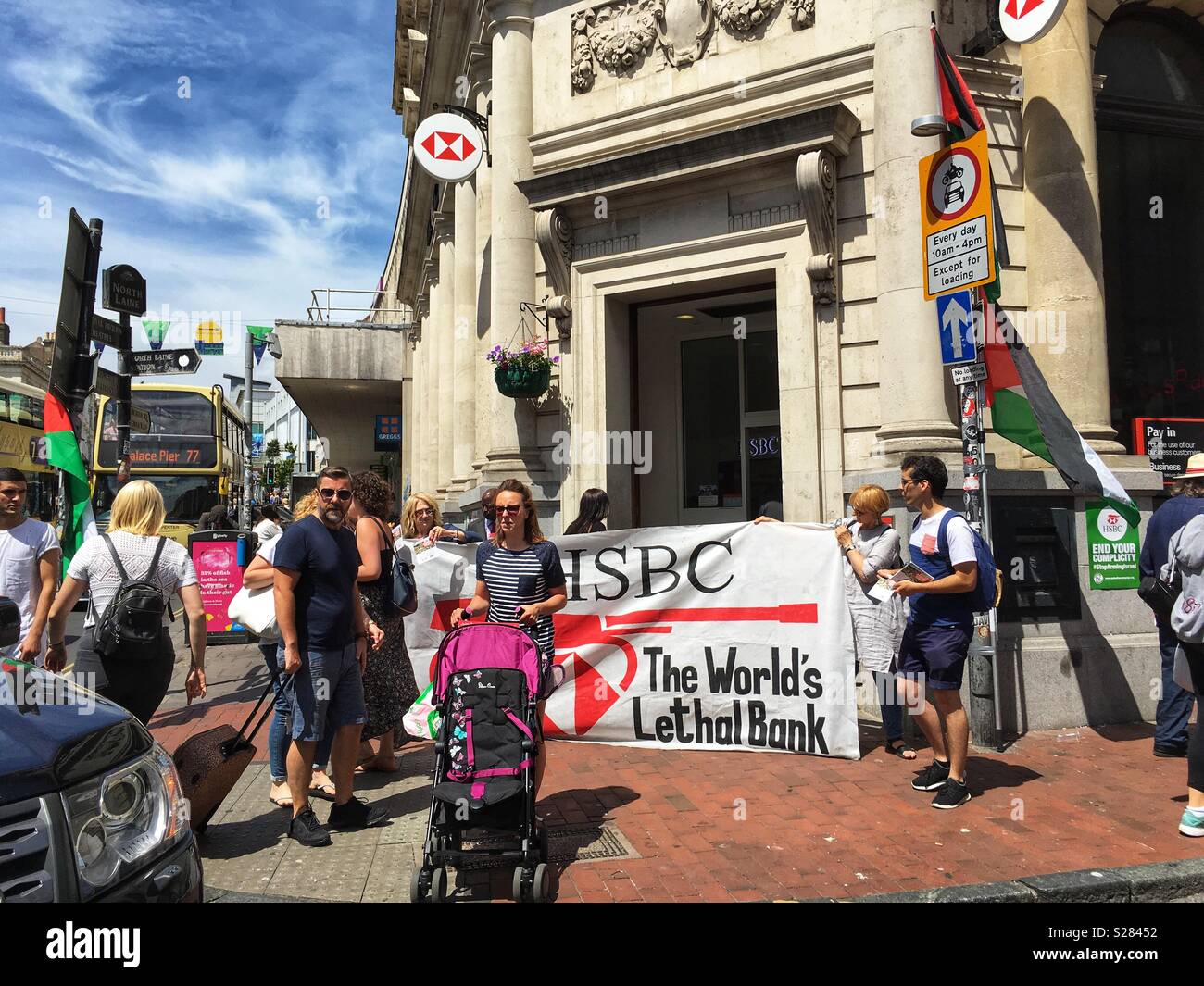 Brighton road sign hi-res stock photography and images - Alamy