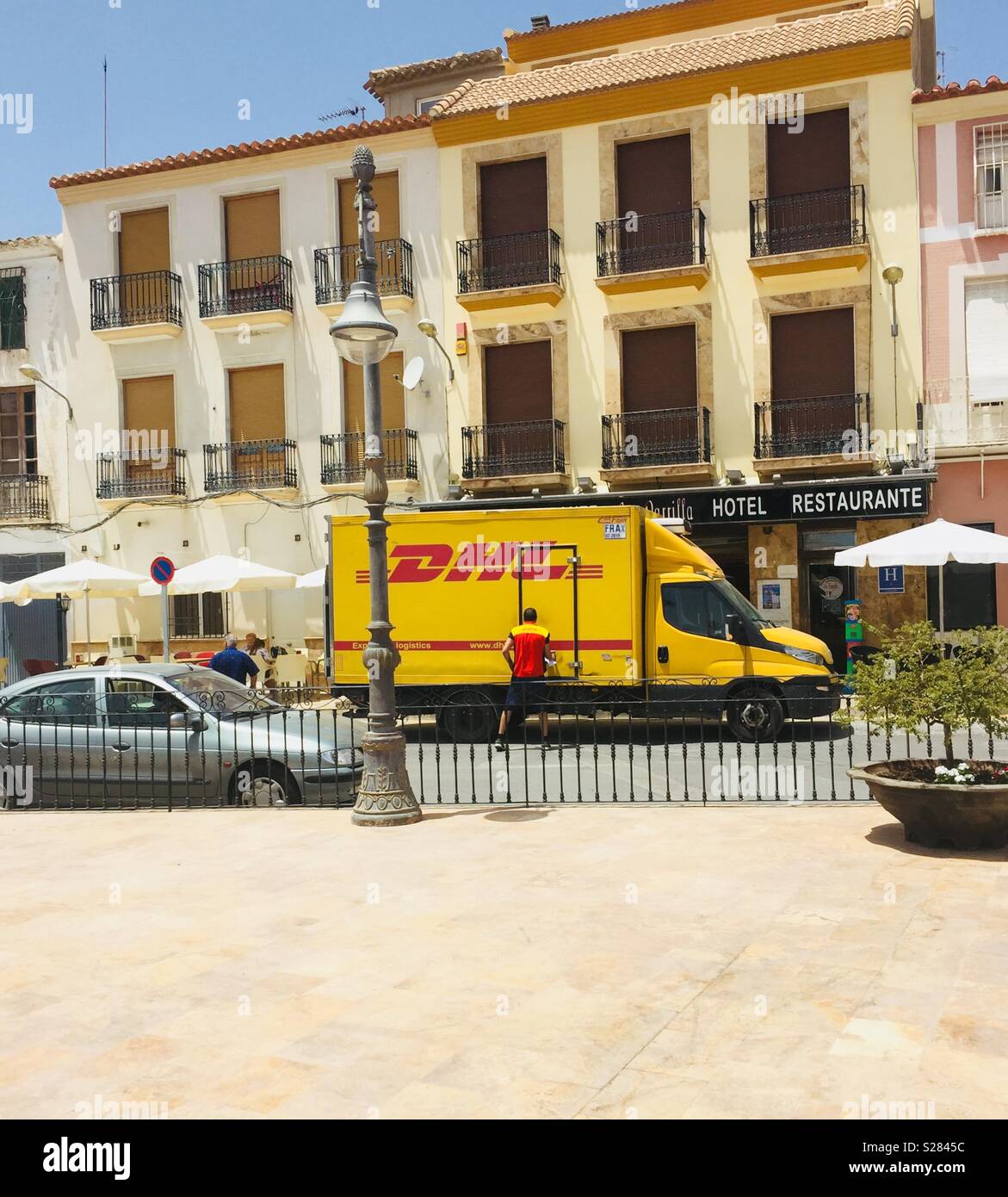 Dhl delivery lorry hi-res stock photography and images - Alamy