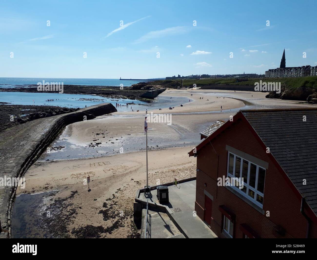 Cullercoats harbour hi-res stock photography and images - Alamy