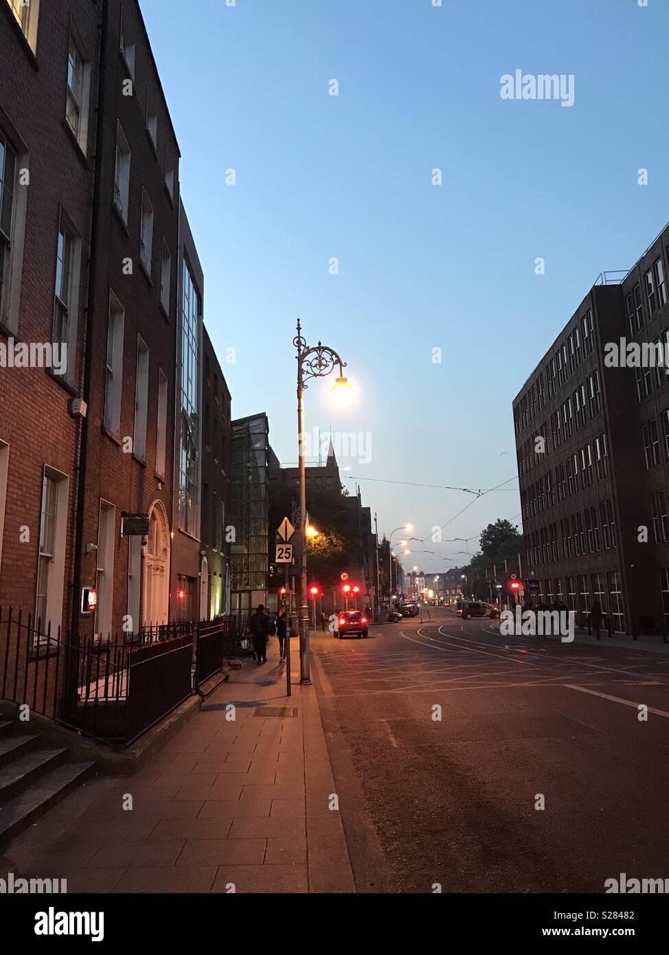 Popular streets hi-res stock photography and images - Alamy