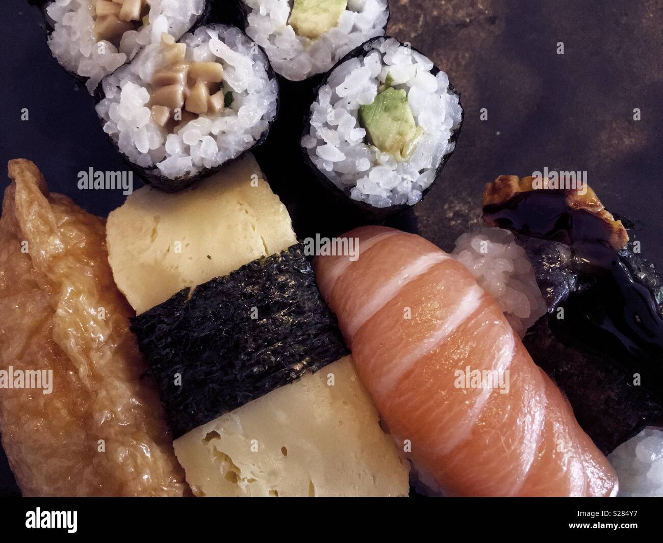 Sushi plate hi-res stock photography and images - Alamy