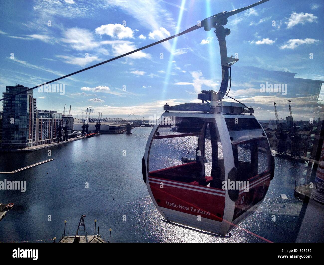 Cable car over the thames hi-res stock photography and images - Alamy