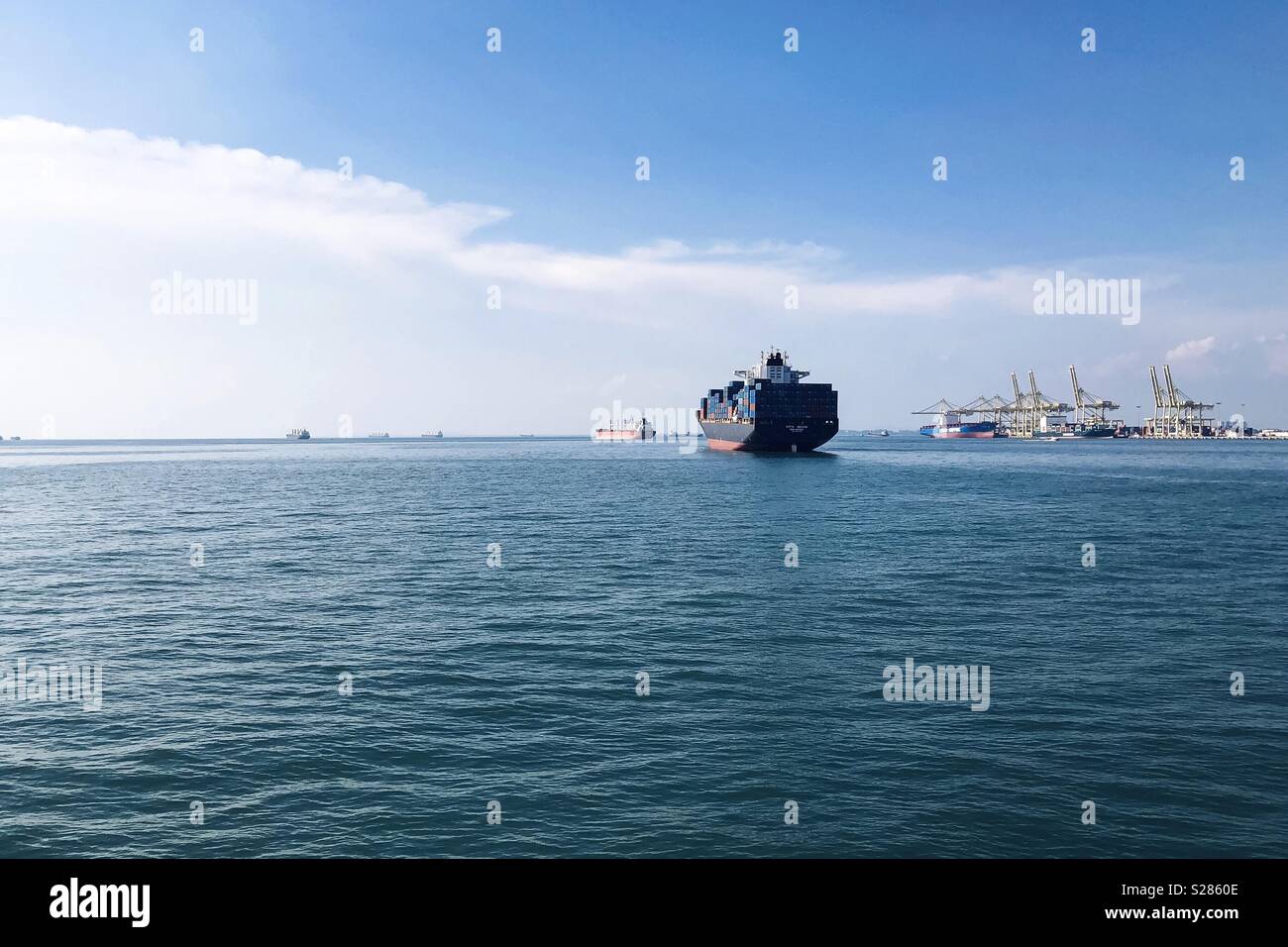 Full of cargo hi-res stock photography and images - Alamy