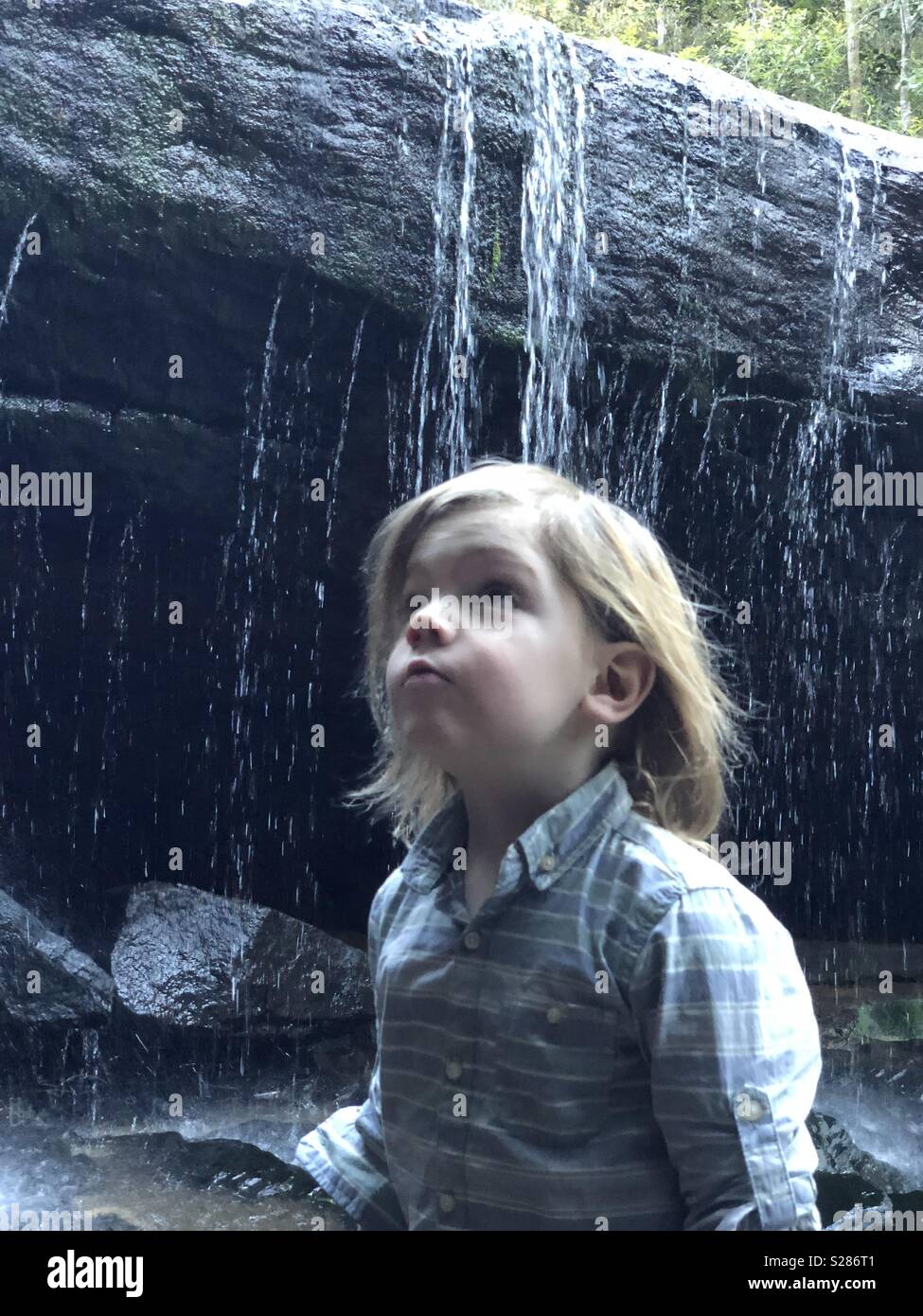 Look up at waterfall hi-res stock photography and images - Alamy