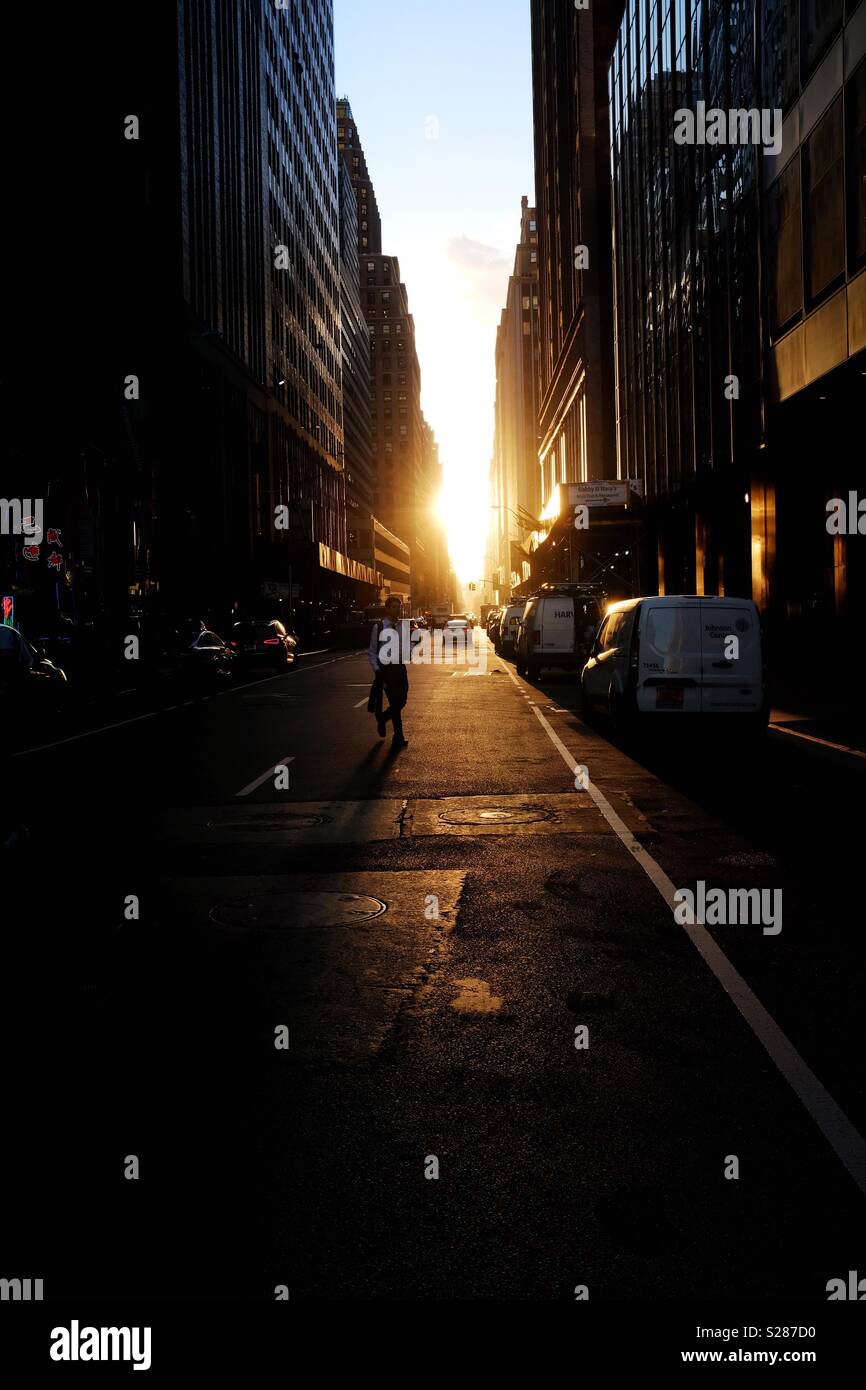 Jaywalking hi-res stock photography and images - Alamy