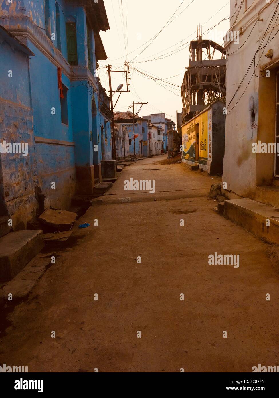 Village road india hi-res stock photography and images - Alamy