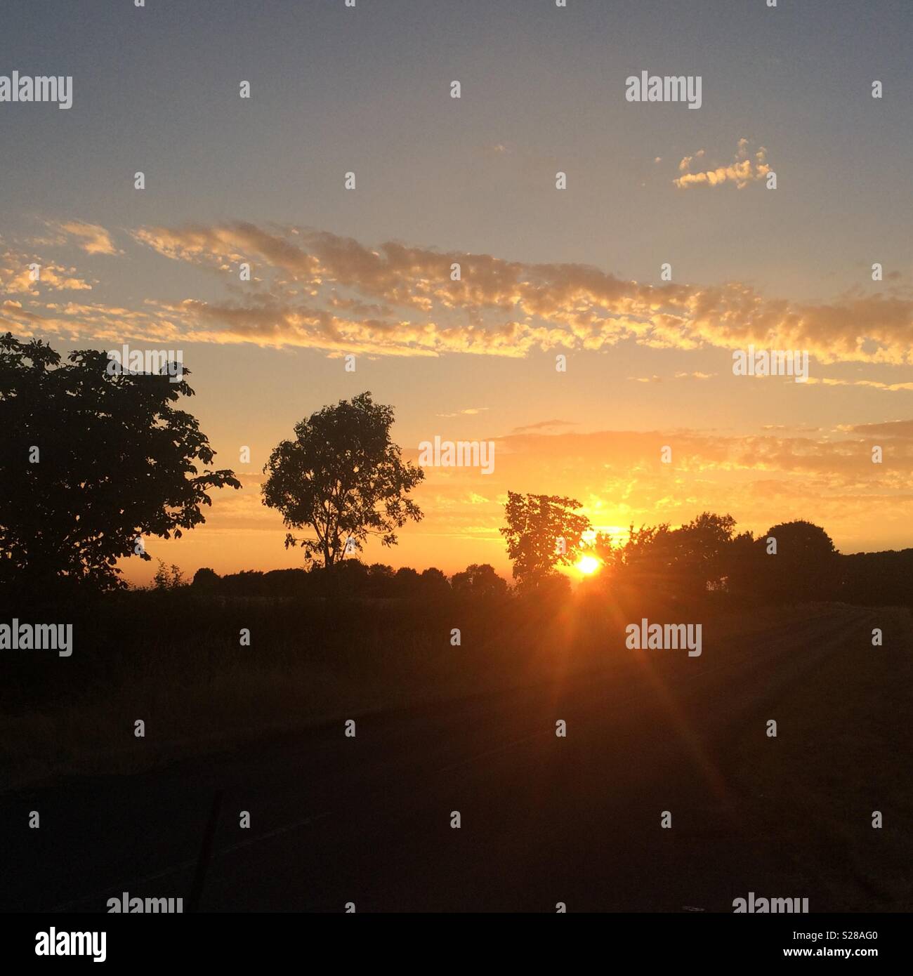 Countryside and sunset hi-res stock photography and images - Alamy