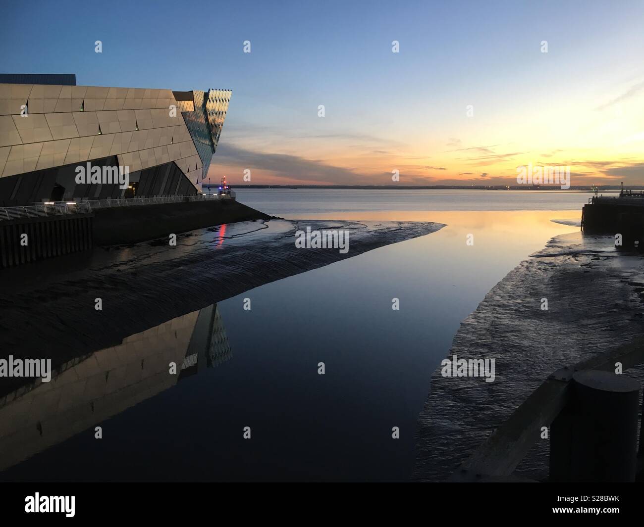 Deep aquarium at night hi-res stock photography and images - Alamy