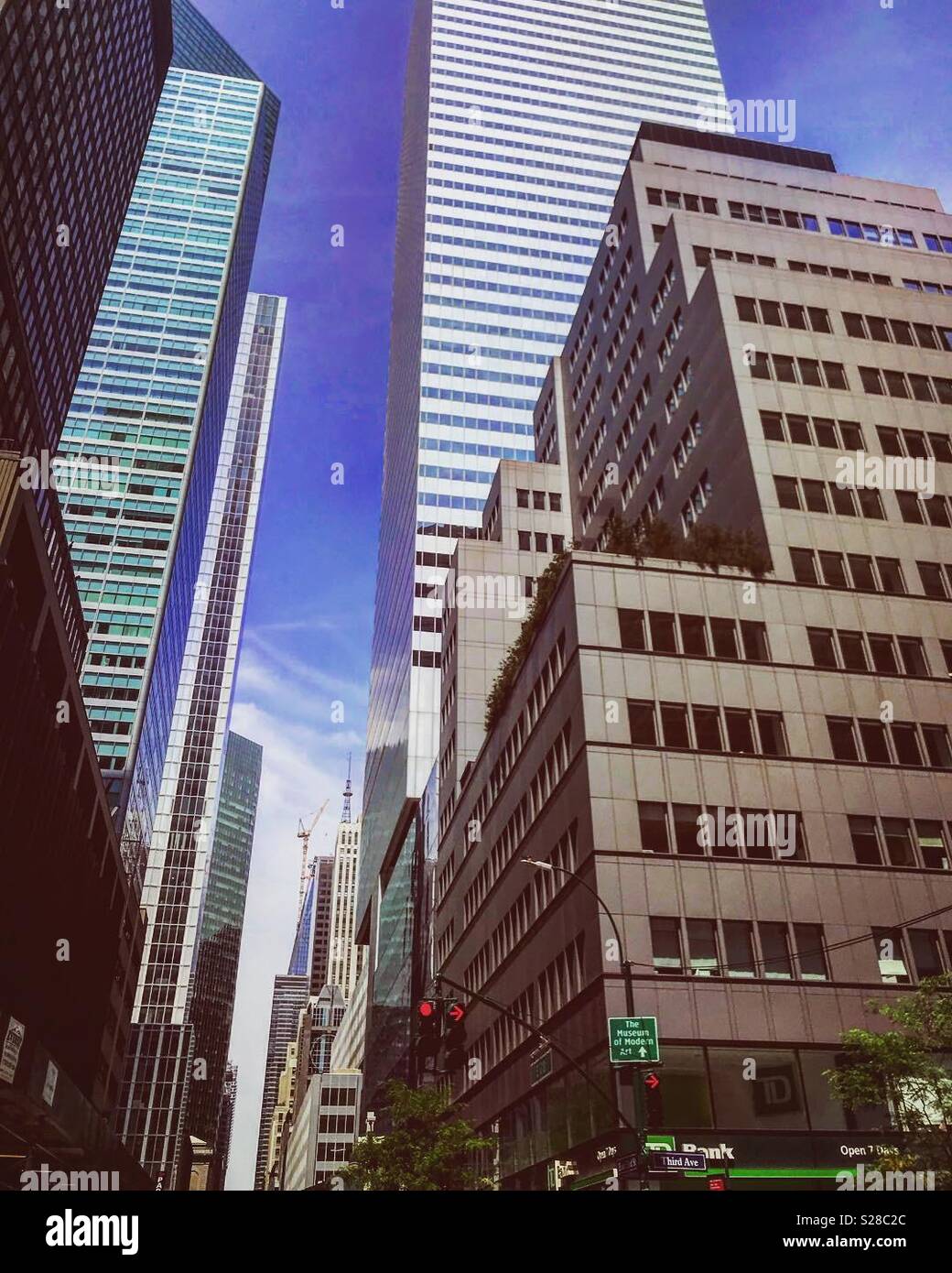 A building sandwich - NYC Stock Photo - Alamy