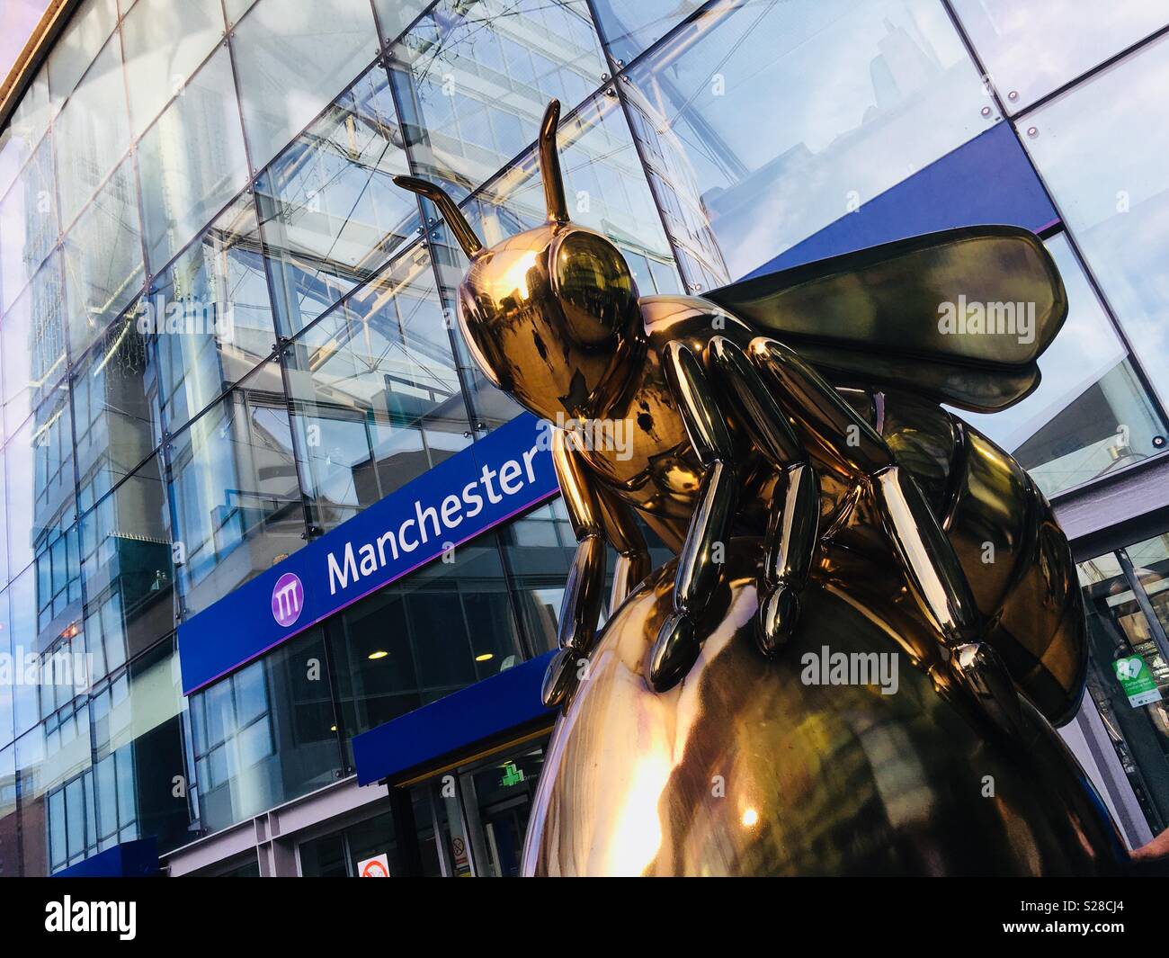 Manchester bee hi-res stock photography and images - Alamy