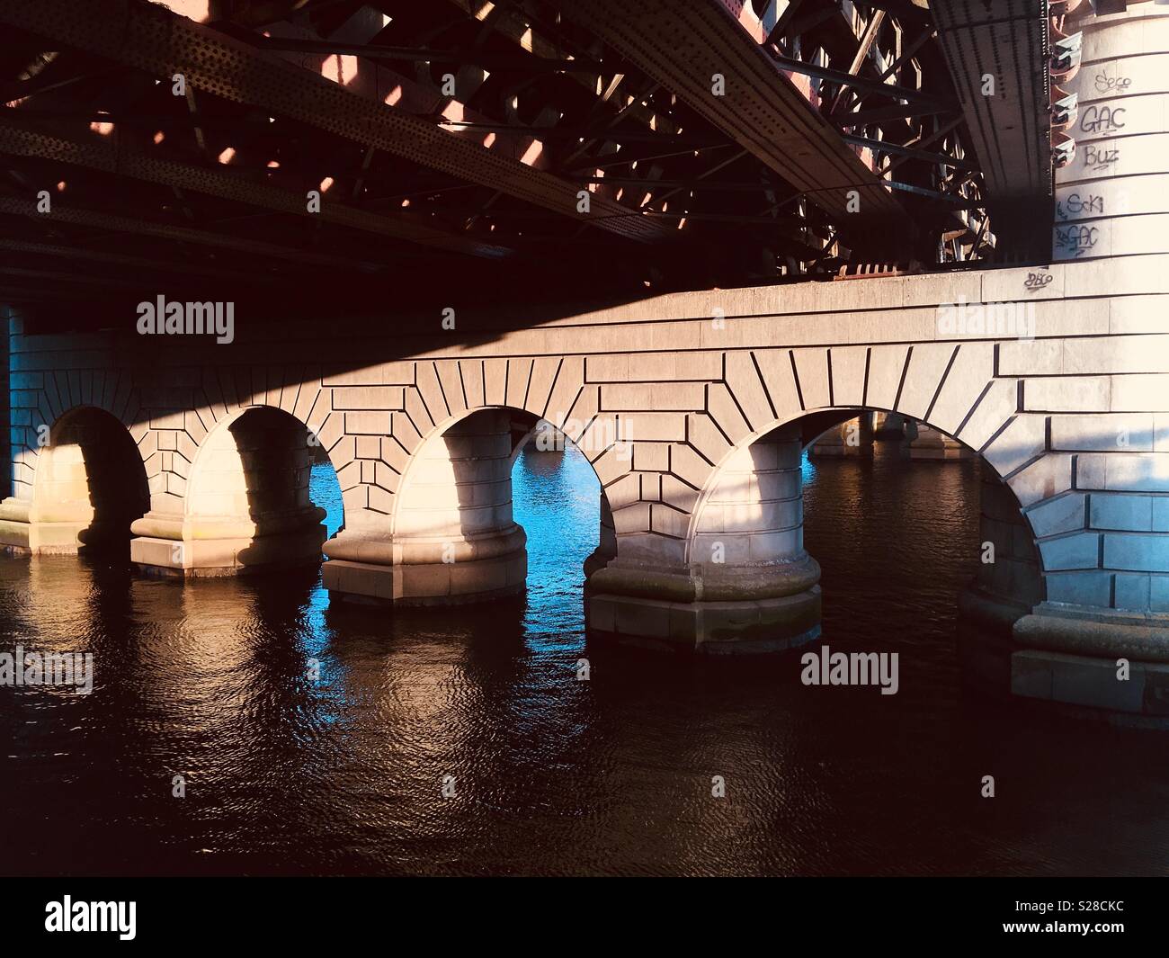 Graffiti railway arch hi-res stock photography and images - Alamy