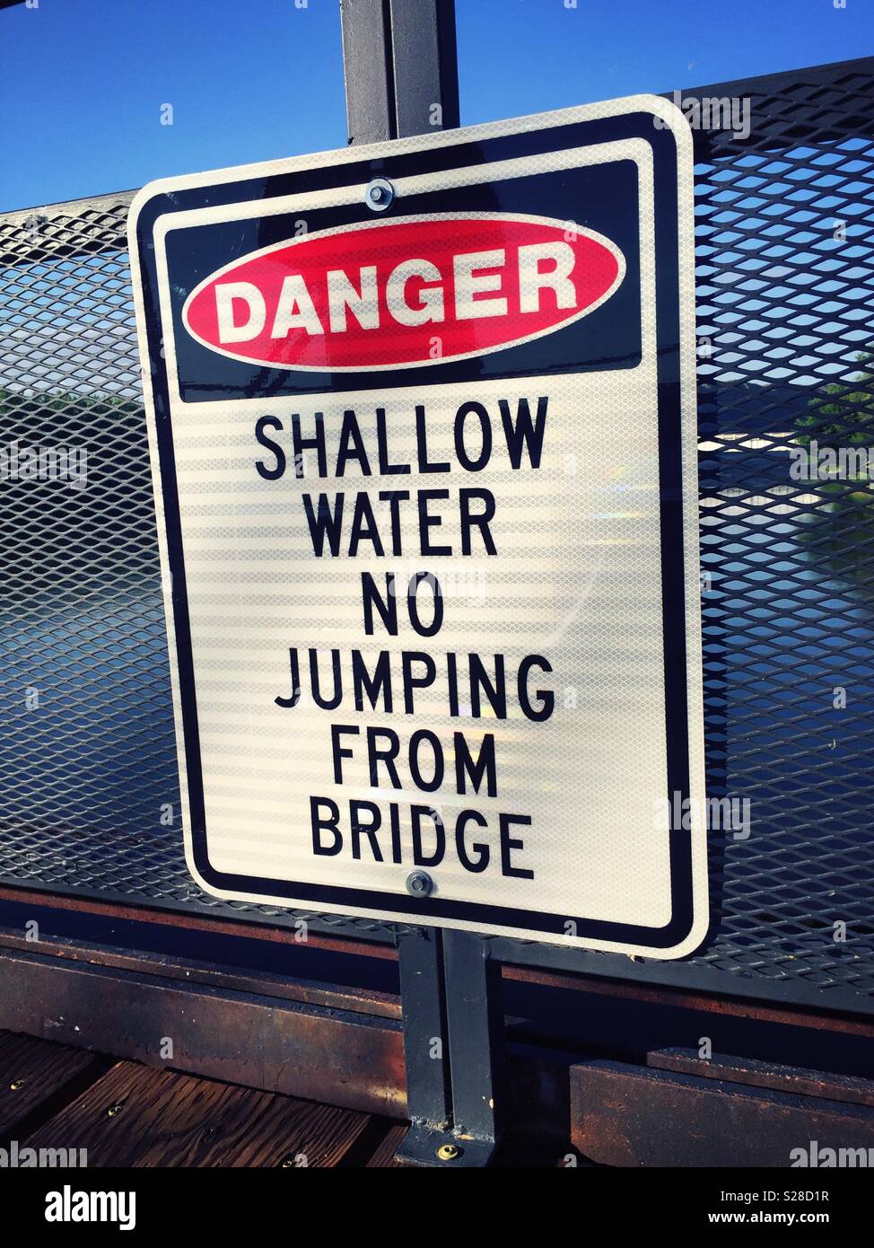 Warning sign no jumping hi-res stock photography and images - Alamy