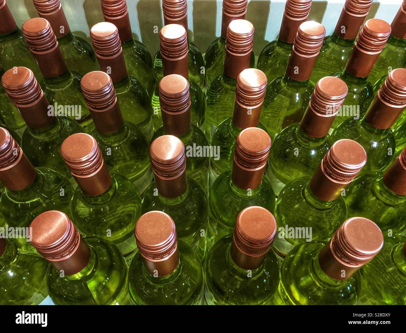 Top down of bottles with brown caps hi-res stock photography and images ...