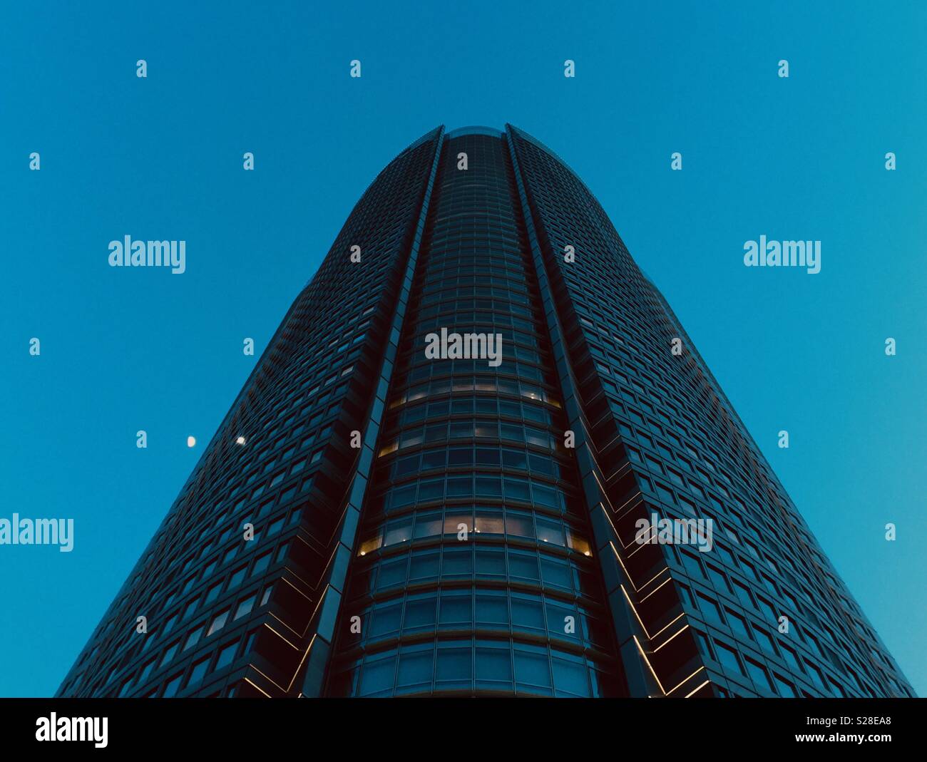Tall building hi-res stock photography and images - Alamy