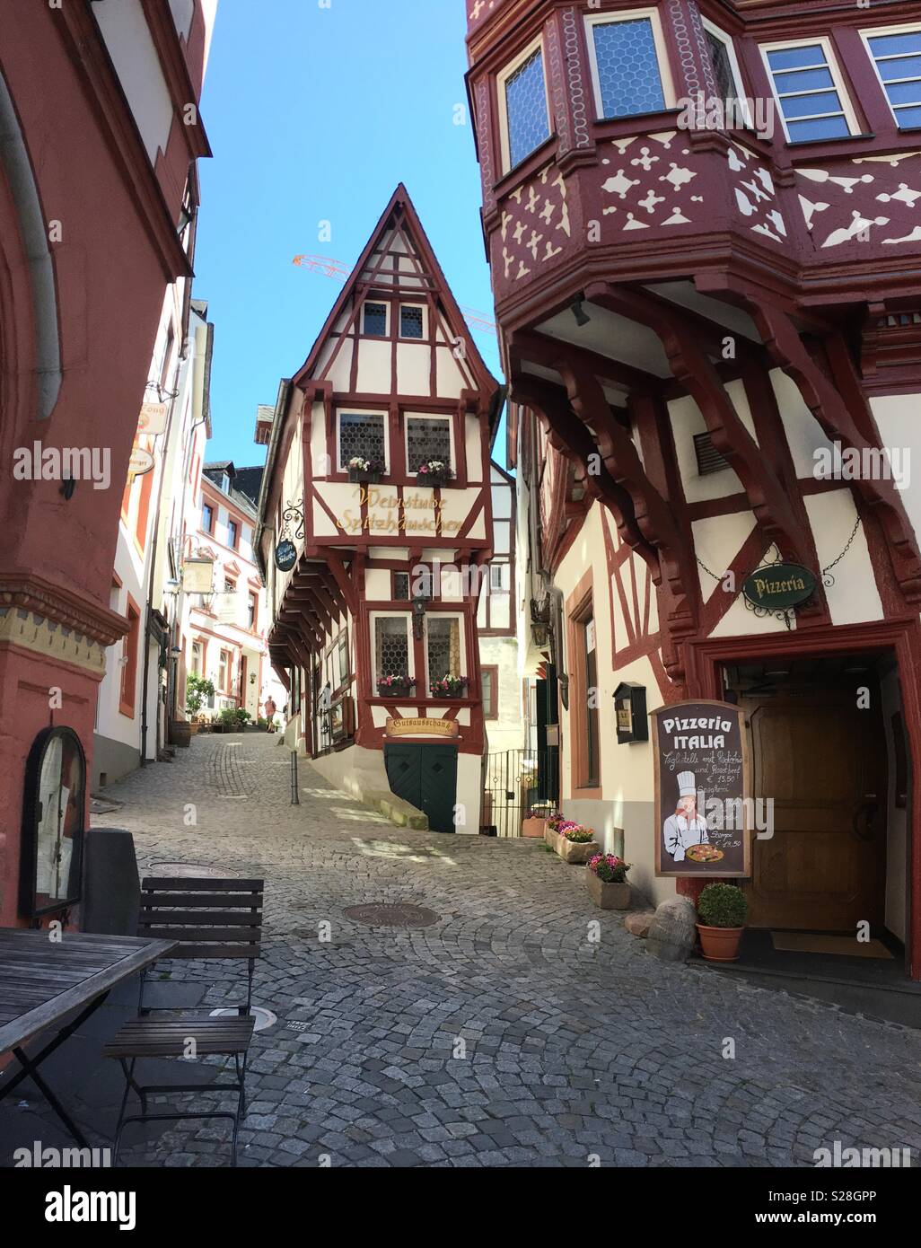 Narrow building hi-res stock photography and images - Alamy