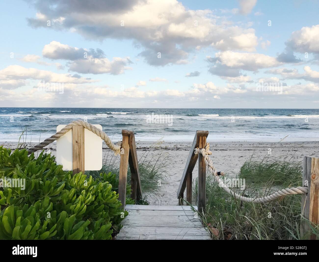Ocean ridge hi-res stock photography and images - Alamy