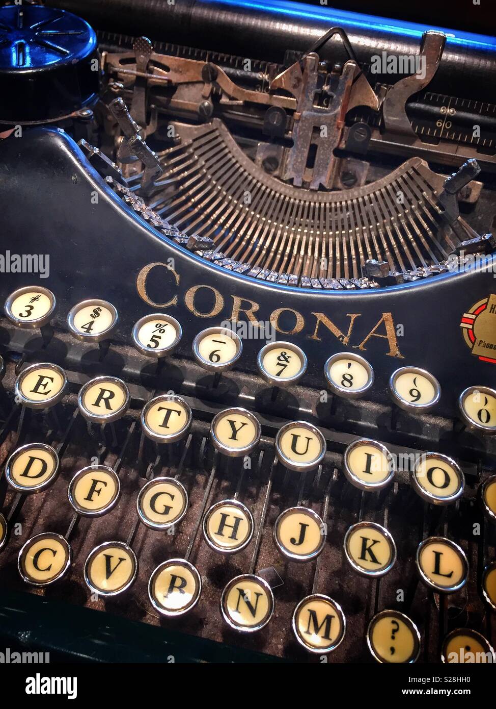 Vintage typewriter 1920s hi-res stock photography and images - Alamy
