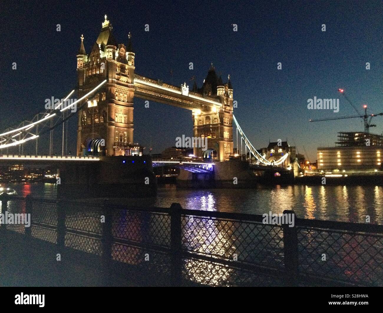 London bridge at night hi-res stock photography and images - Alamy