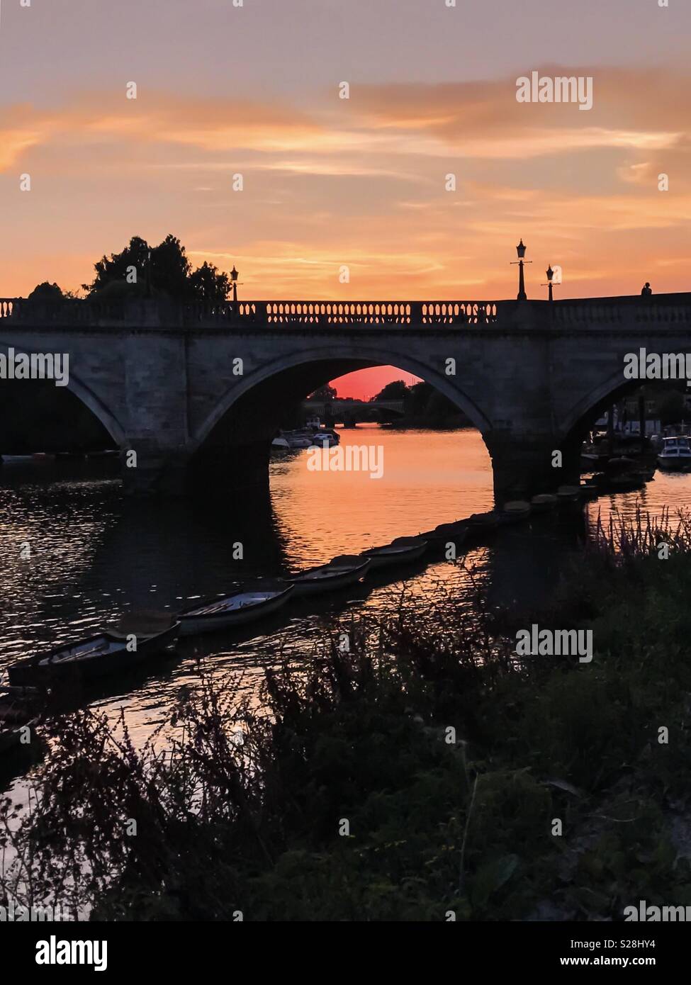 Riverside sunset hi-res stock photography and images - Alamy
