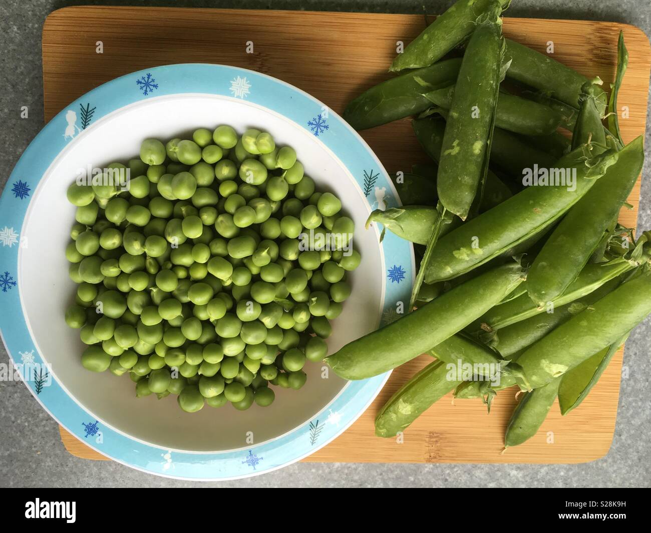 Shelling Peas High Resolution Stock Photography and Images - Alamy