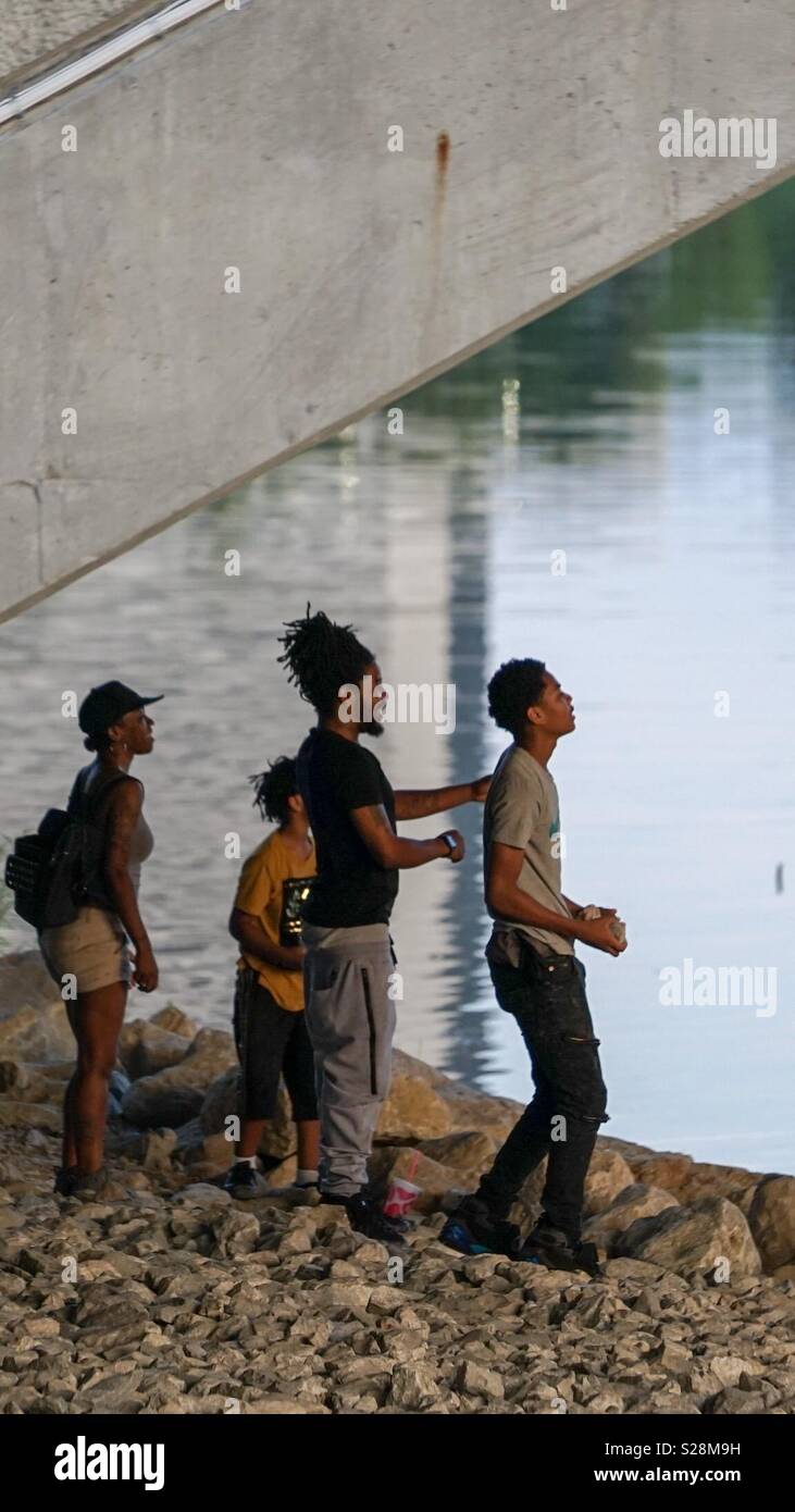 Throwing rocks hi-res stock photography and images - Alamy