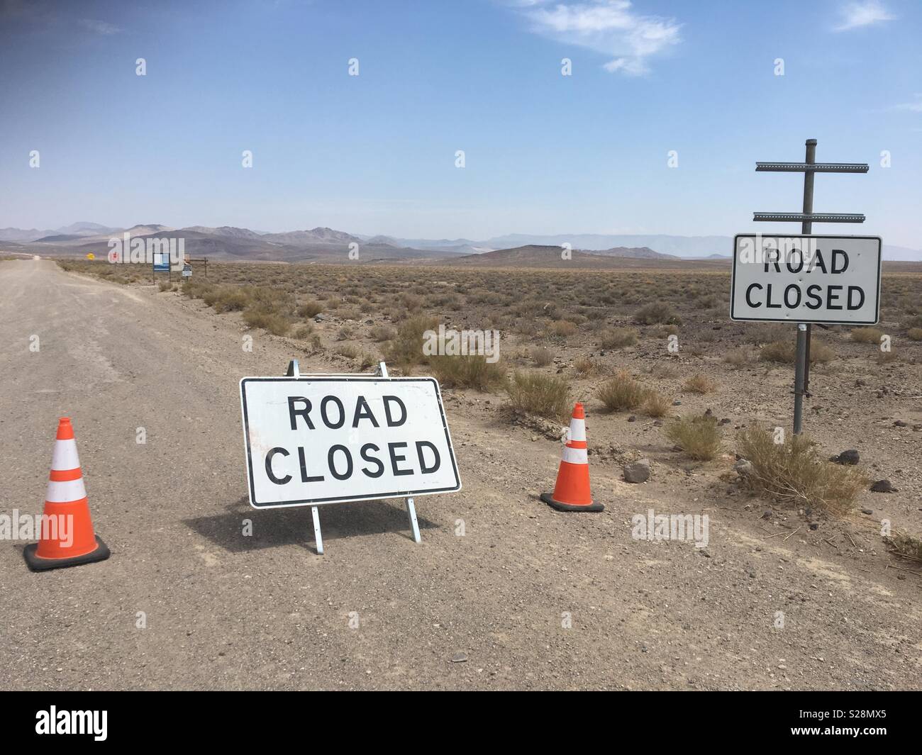 Road closed sign Stock Photo - Alamy
