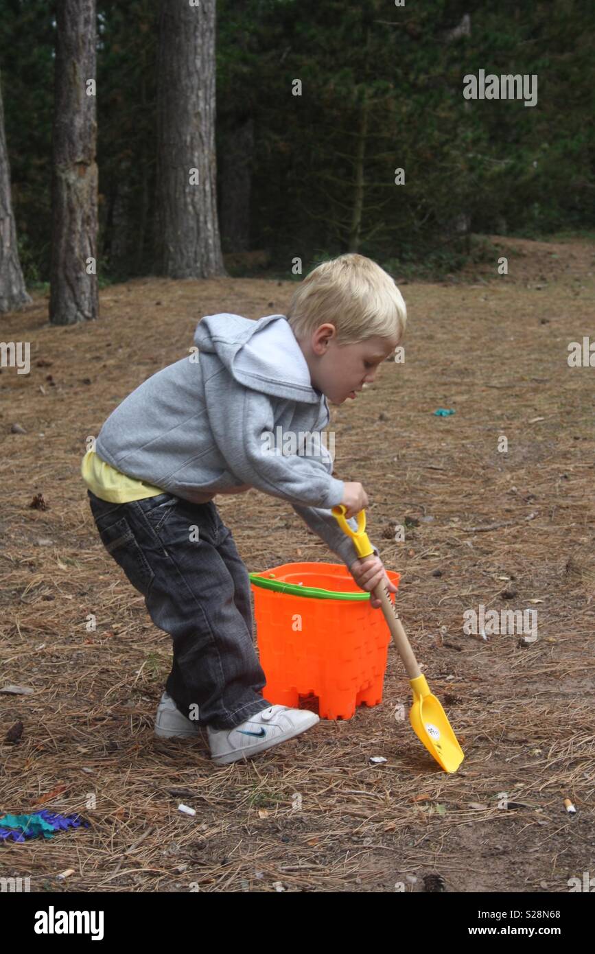 Digging a hole, boy hi-res stock photography and images - Alamy