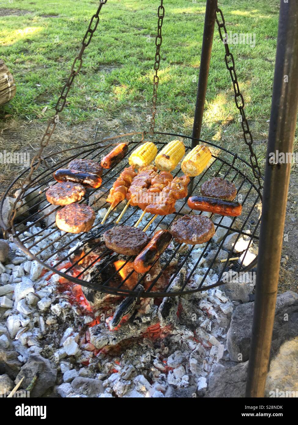 Cooking on a campfire Stock Photo - Alamy