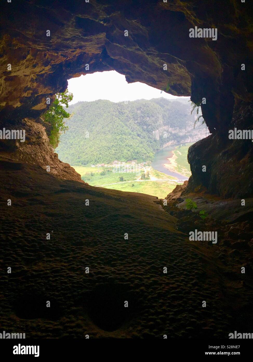 Cave view hi-res stock photography and images - Alamy