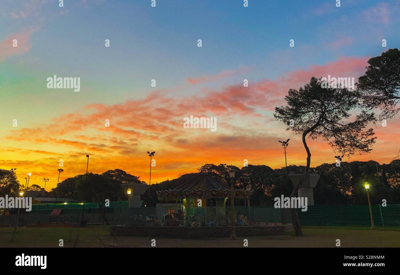 Round sunset hi-res stock photography and images - Alamy