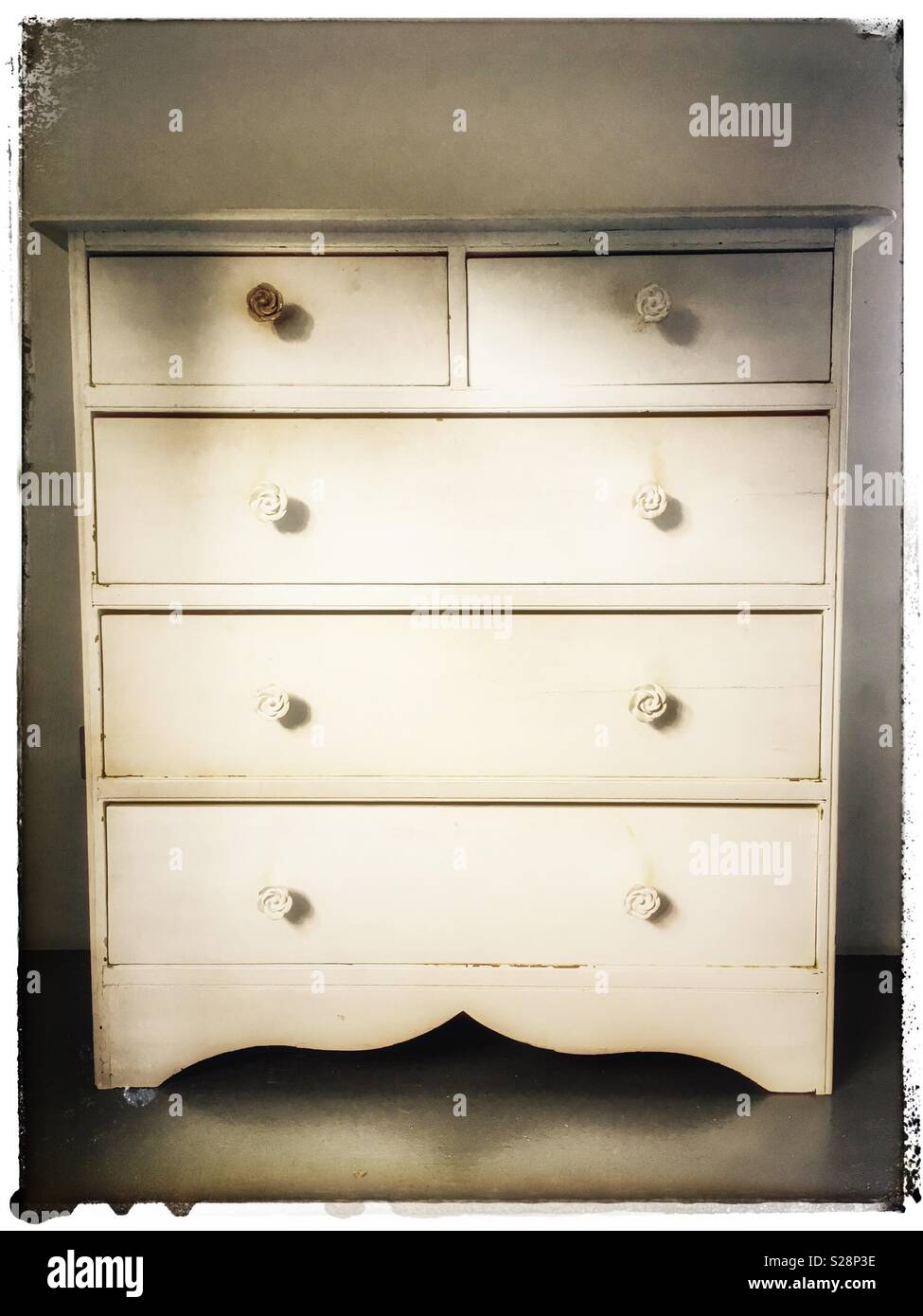 Chest of draws hi-res stock photography and images - Alamy