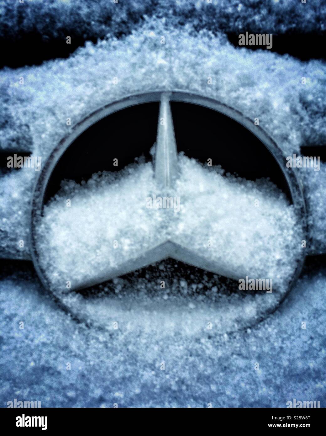 Mercedes emblem hi-res stock photography and images - Alamy