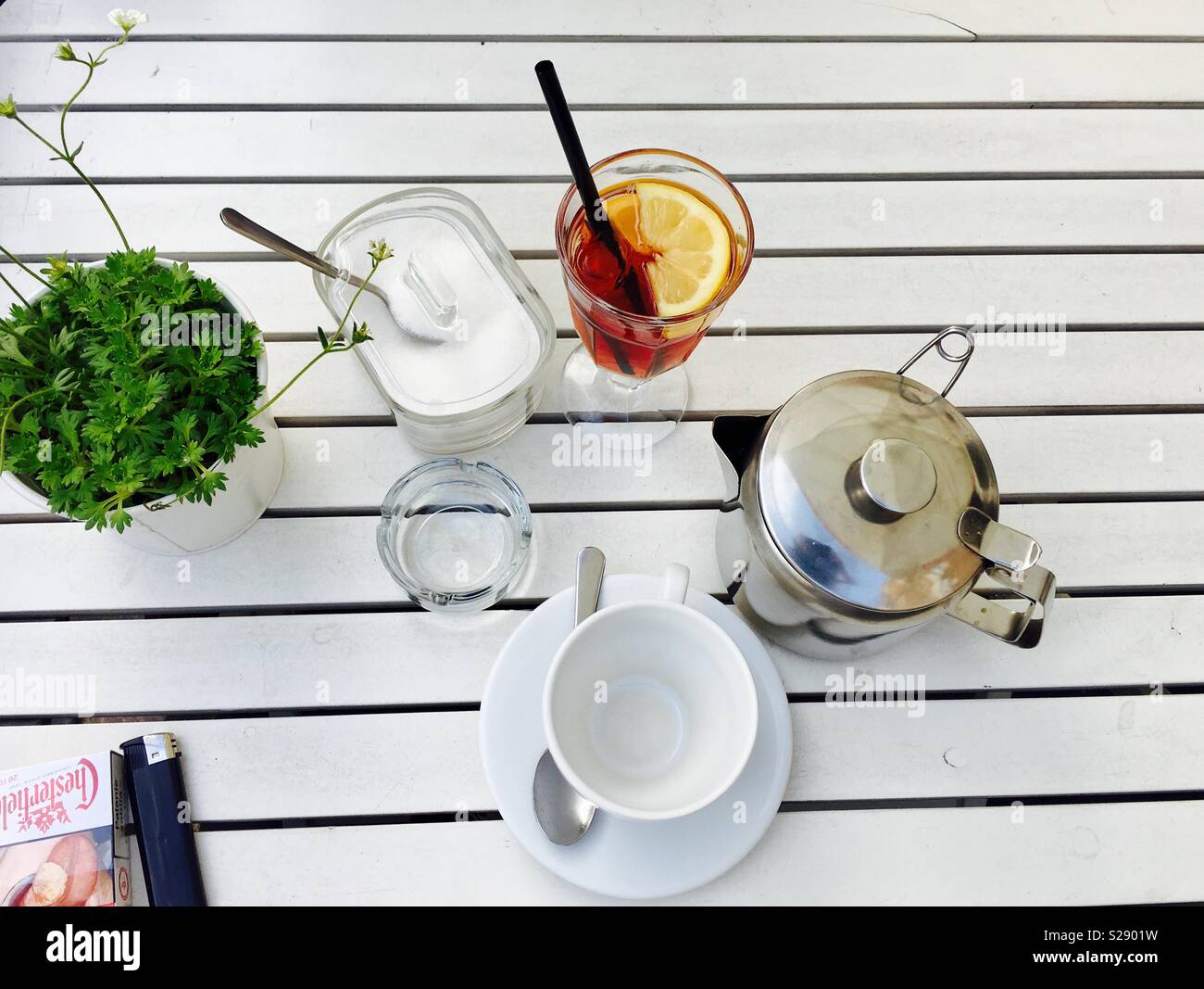 Tea set up hi-res stock photography and images - Alamy