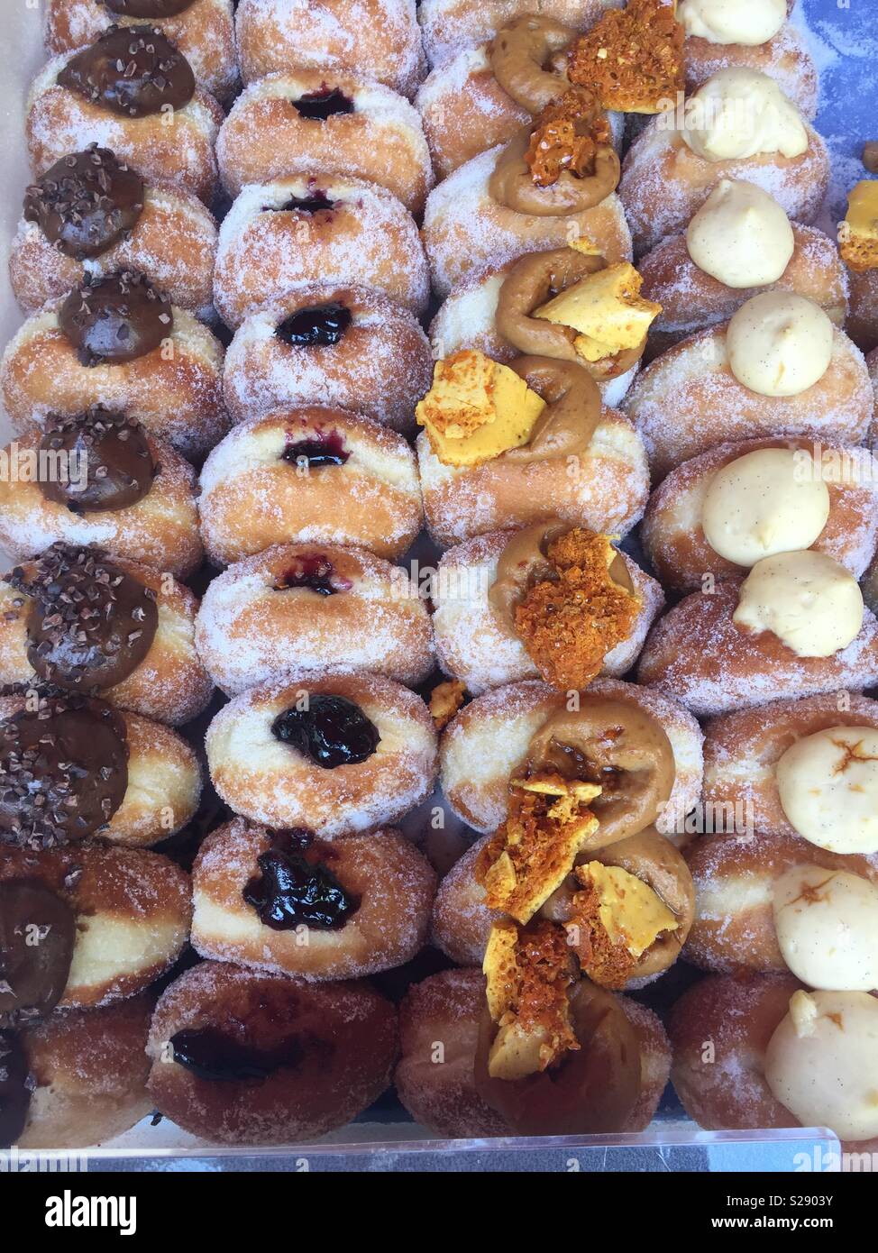 Different types of doughnuts hi-res stock photography and images - Alamy