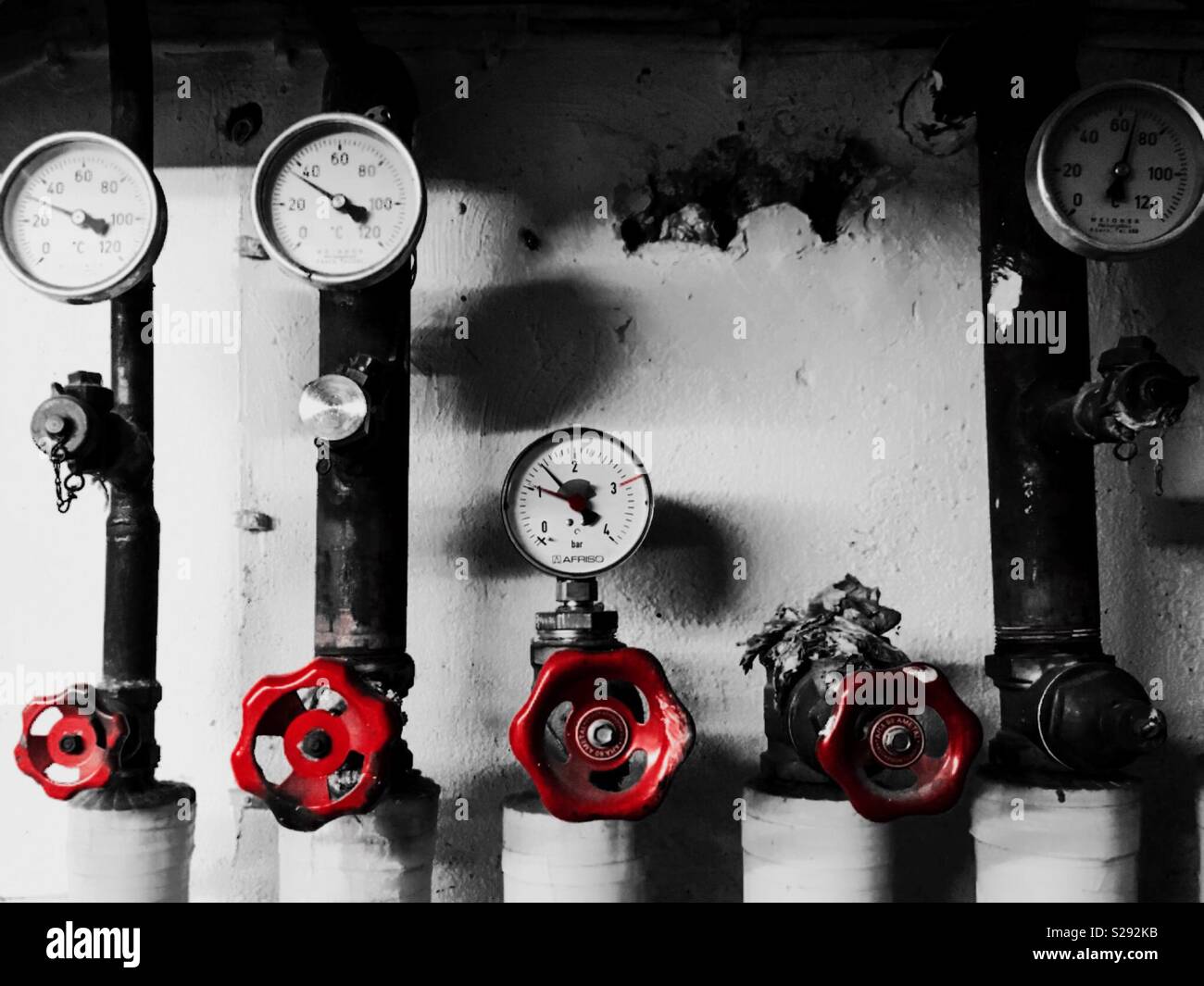 Steam valves hi-res stock photography and images - Alamy