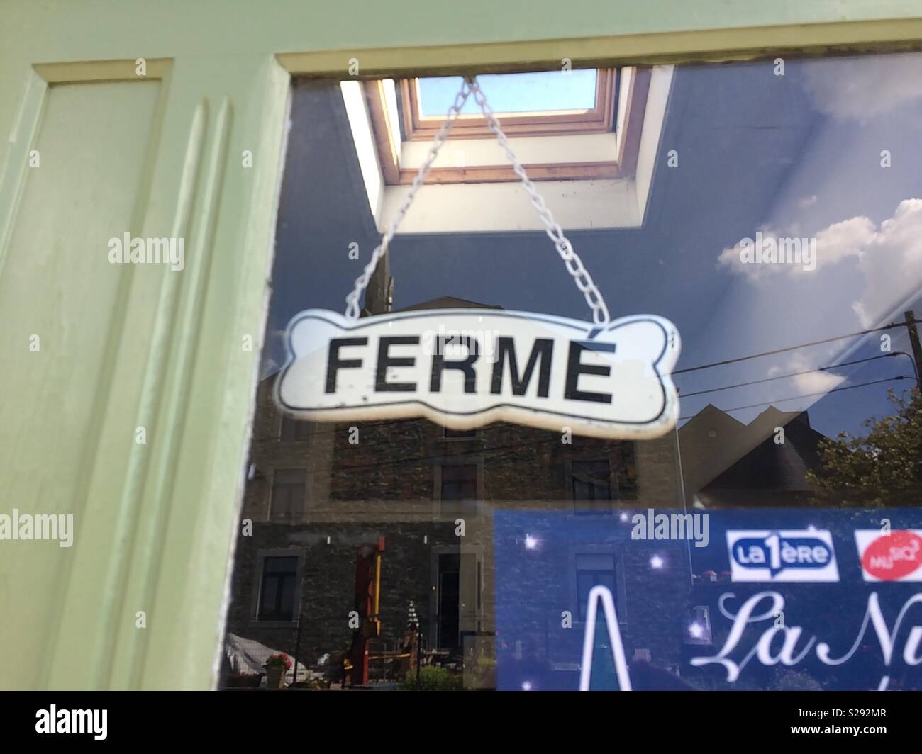 Ferme closed sign in Belgium Stock Photo - Alamy