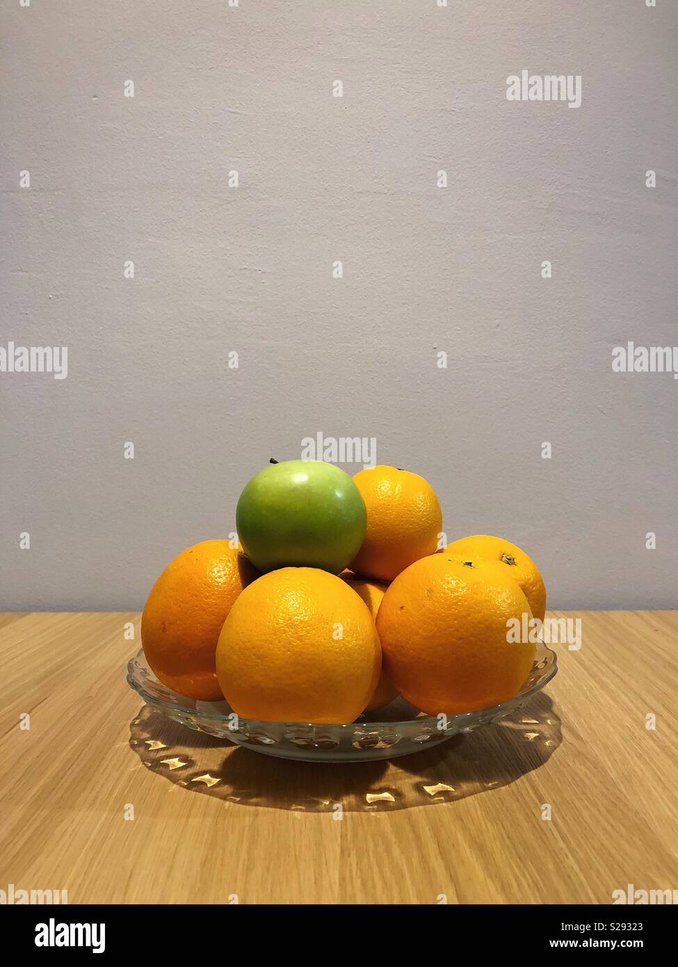 Single fruits hi-res stock photography and images - Alamy