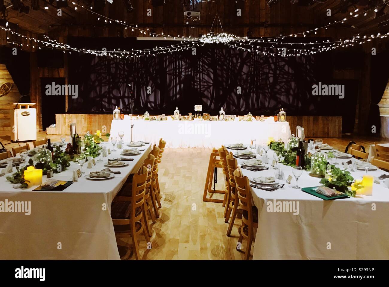 Wedding banquet dinner setup Stock Photo - Alamy