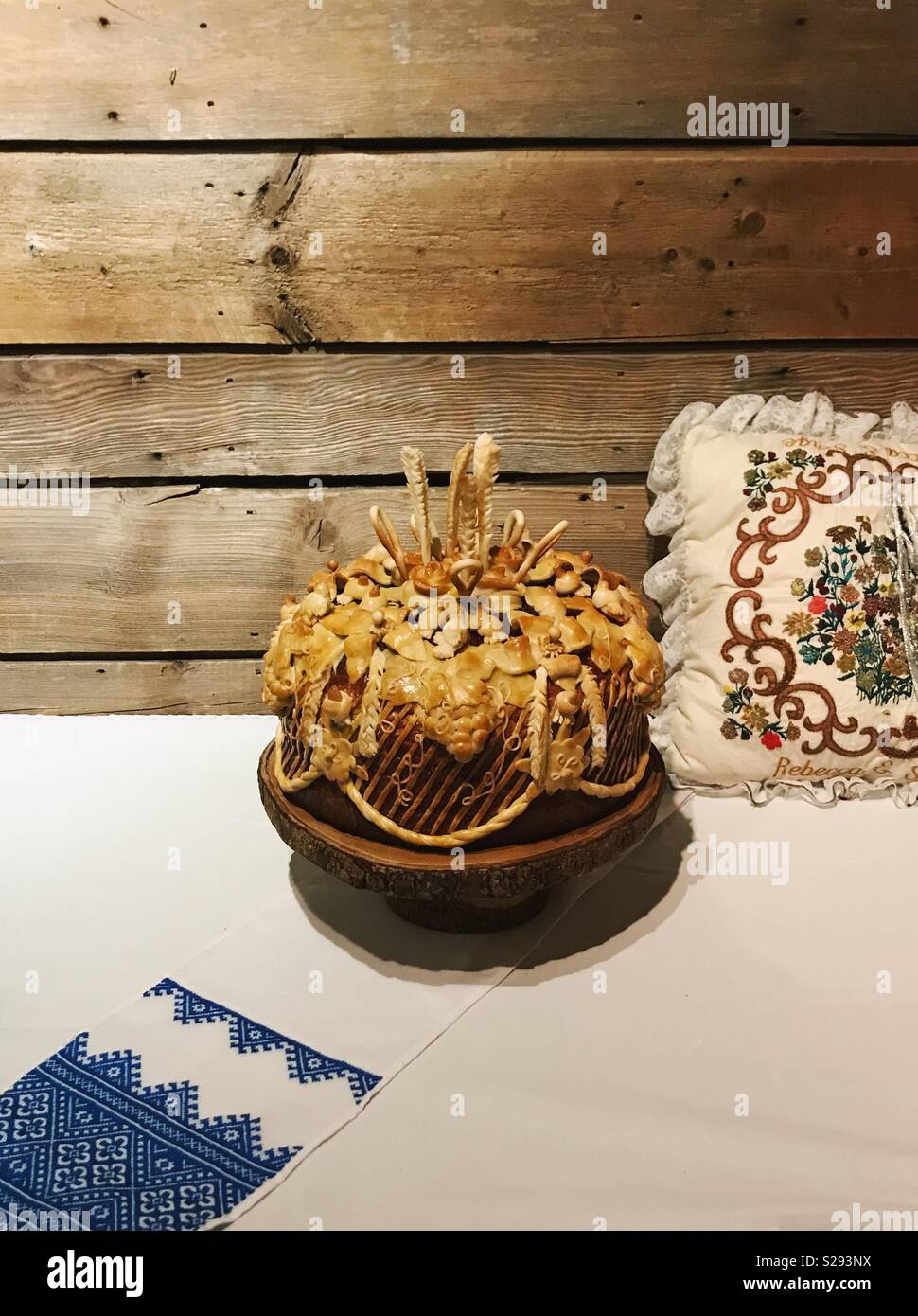 Ukrainian wedding bread Stock Photo - Alamy