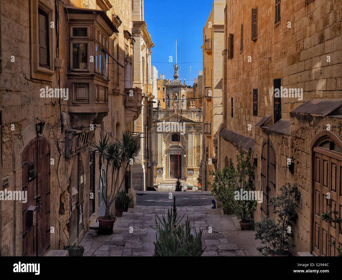 Old town valletta hi-res stock photography and images - Alamy