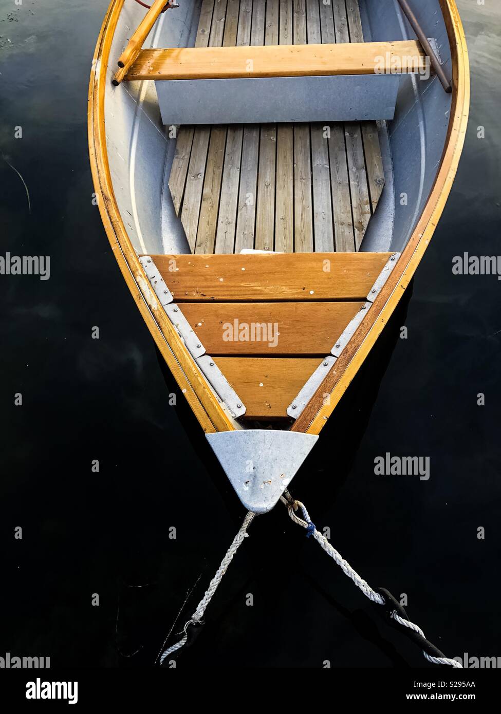 Row boat wallpaper hi-res stock photography and images - Alamy