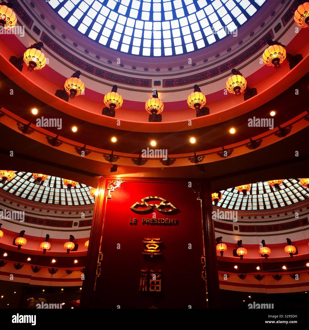 Yellow red interior restaurant hi-res stock photography and images - Alamy