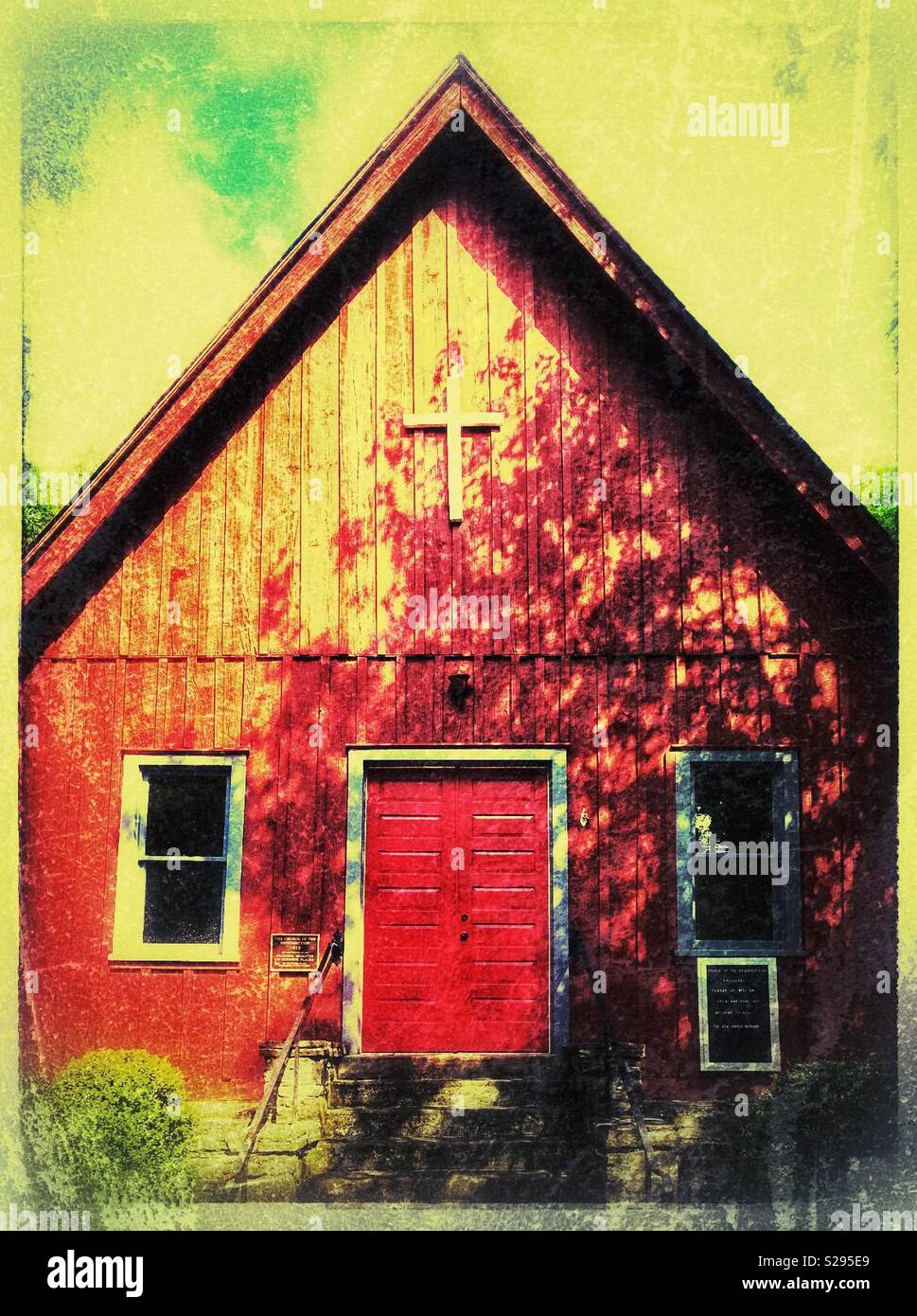 Red doors church hi-res stock photography and images - Alamy