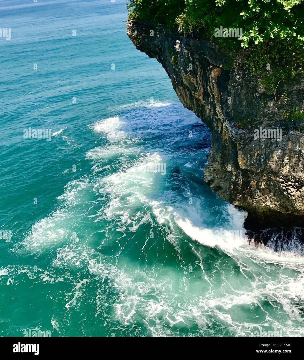 Broken cliff hi-res stock photography and images - Alamy