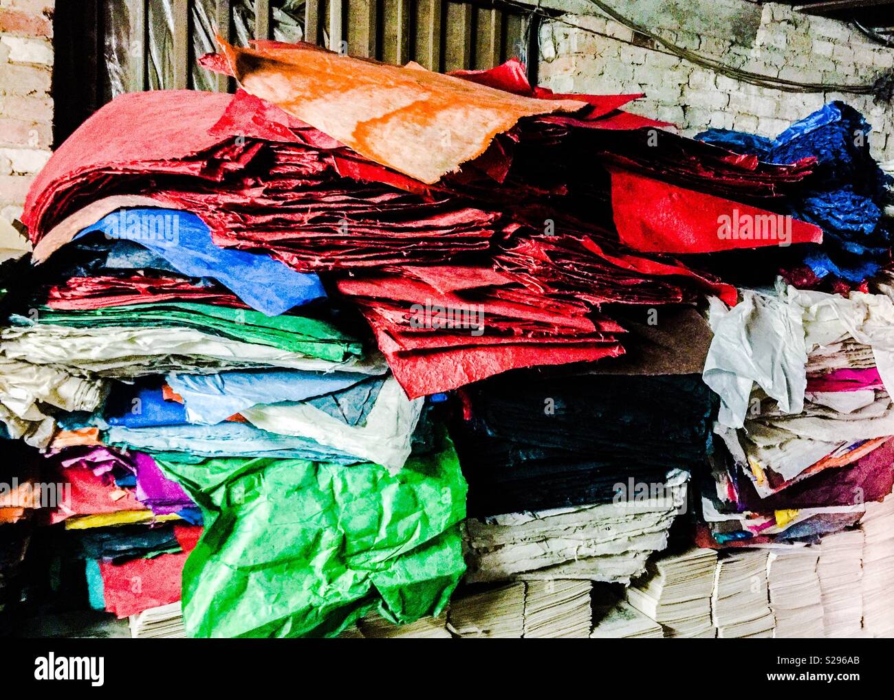 Paper factory hi-res stock photography and images - Alamy