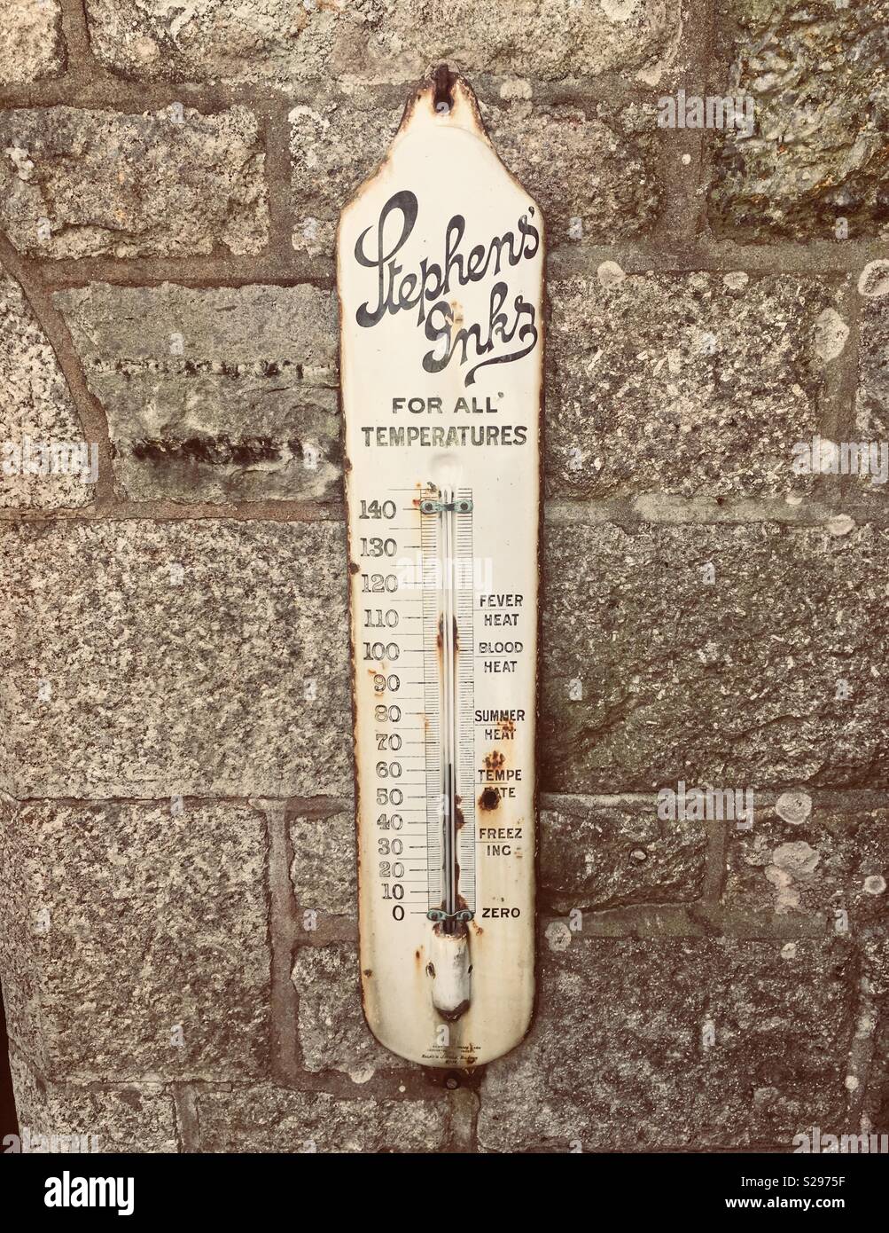 Old thermometer hi-res stock photography and images - Alamy