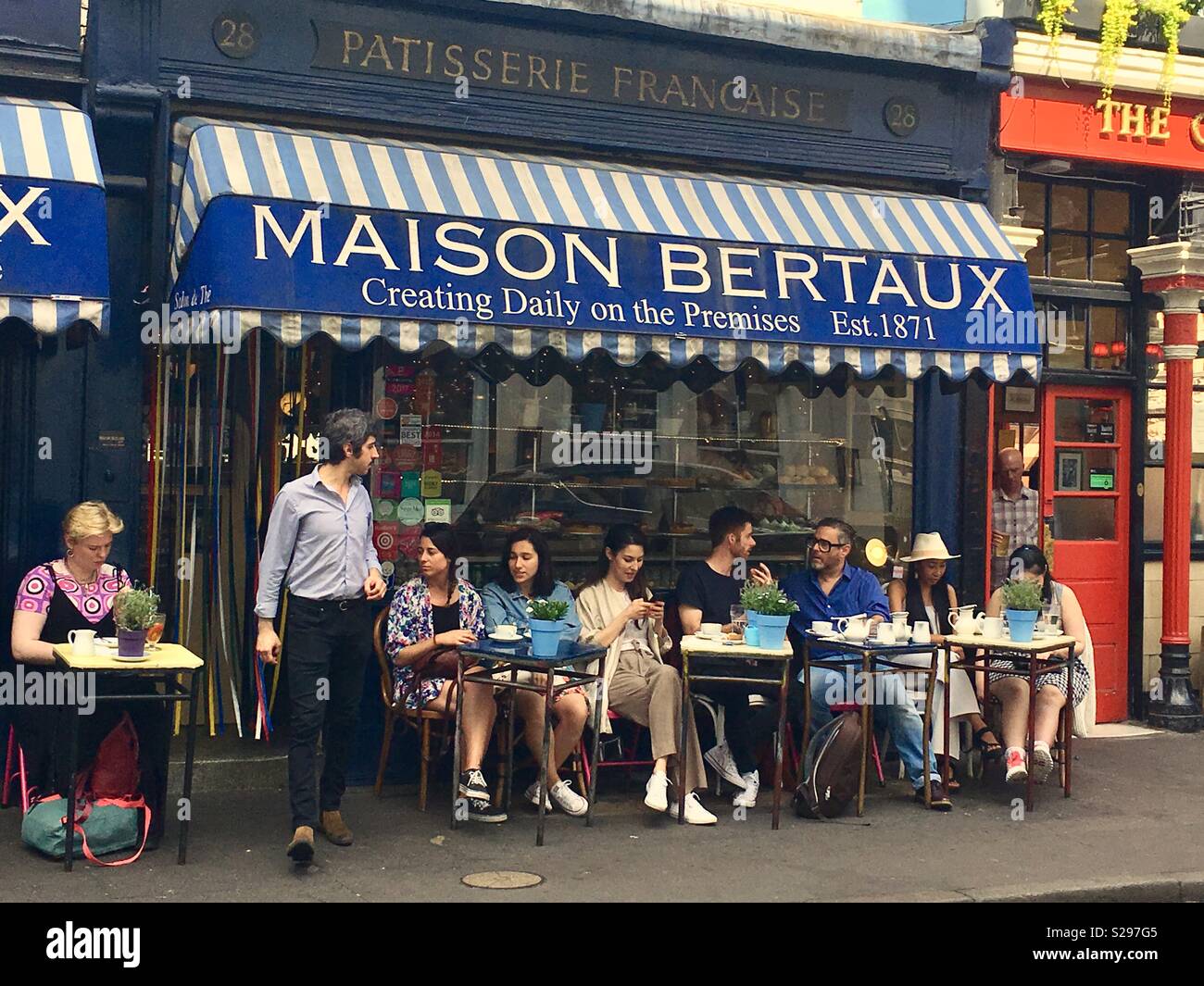 French bakery hi-res stock photography and images - Alamy